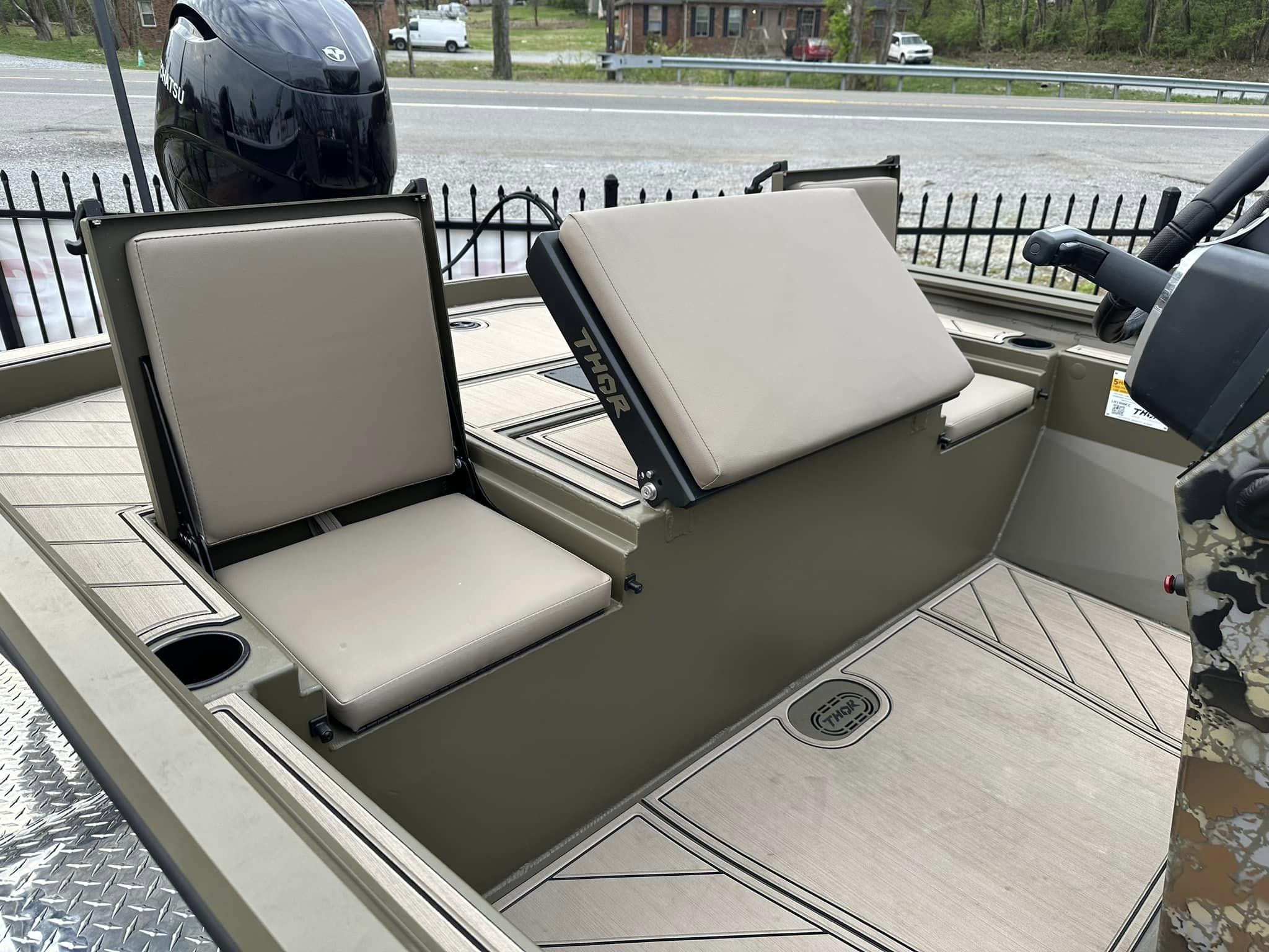 2024 THOR 1900 Center Console