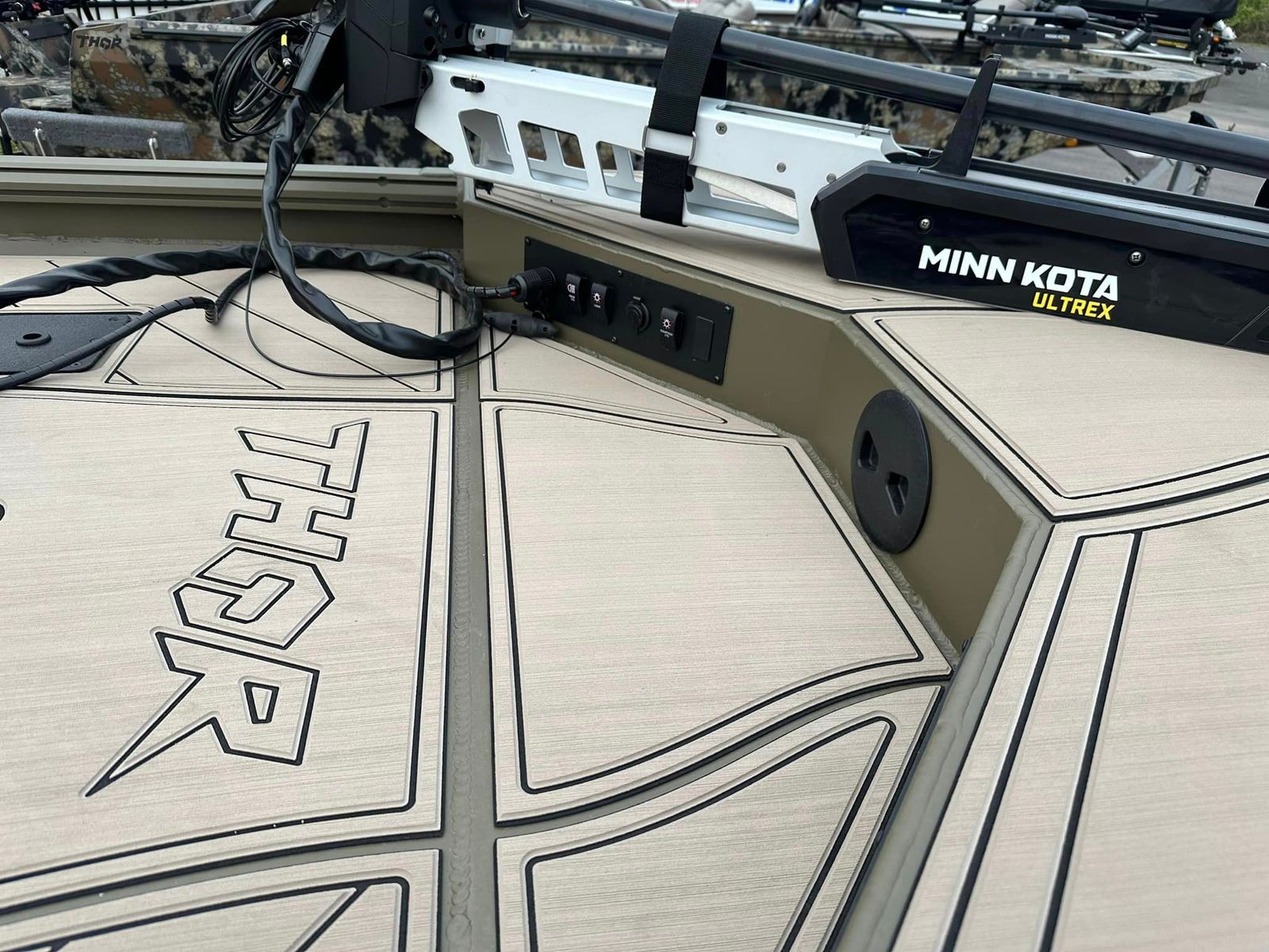 2024 THOR 1900 Center Console