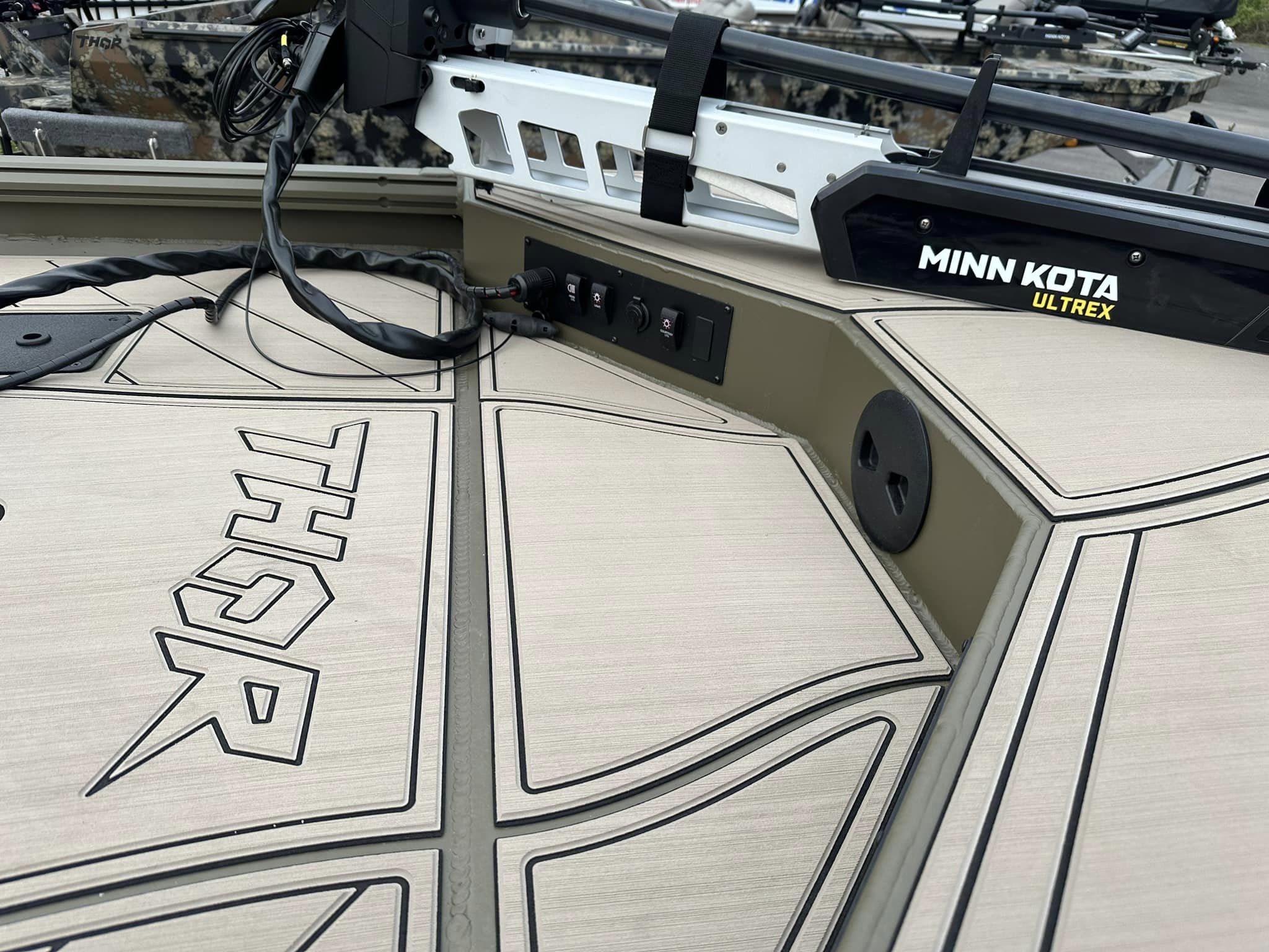 2024 THOR 1900 Center Console