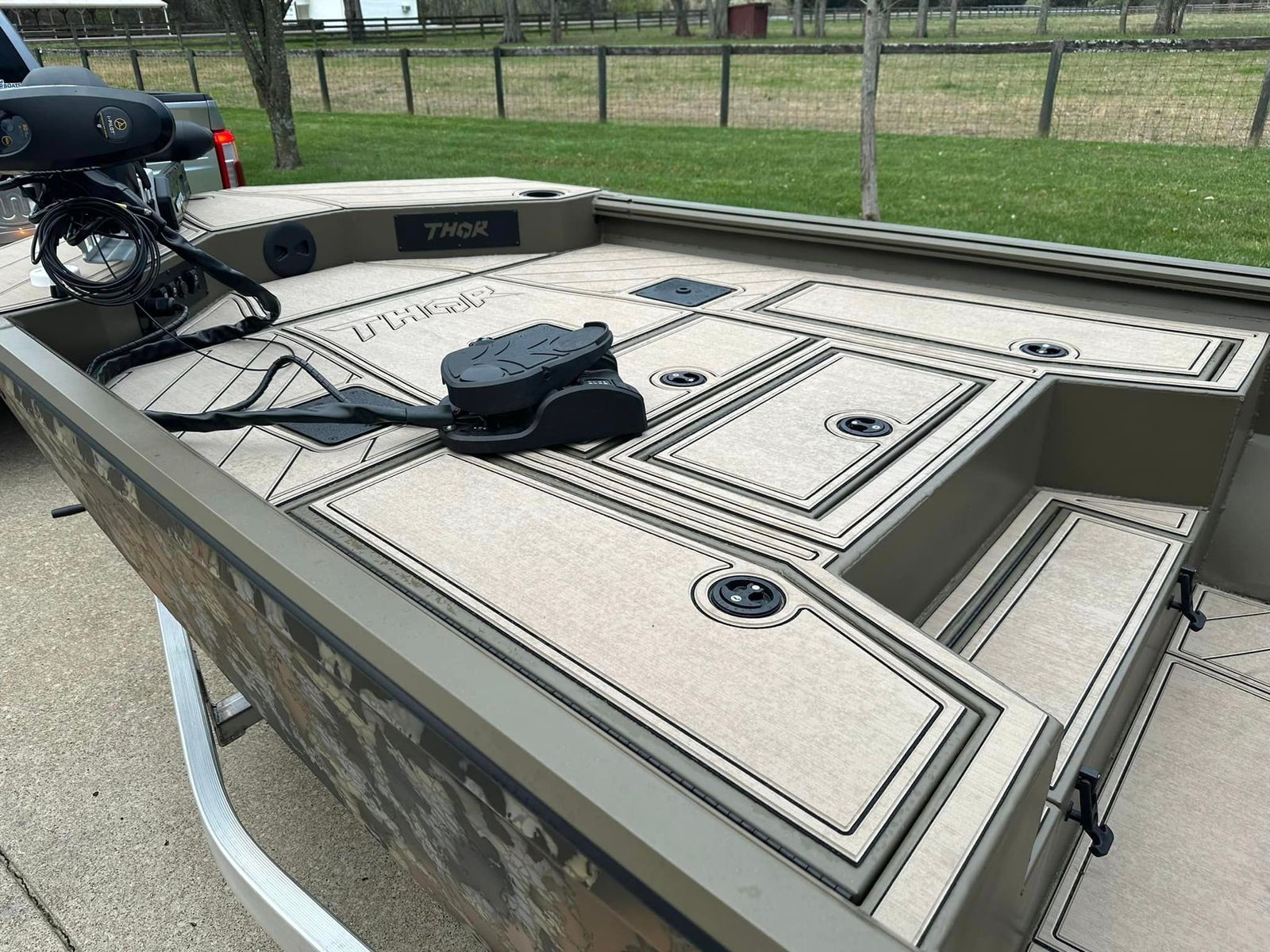 2024 THOR 1900 Center Console