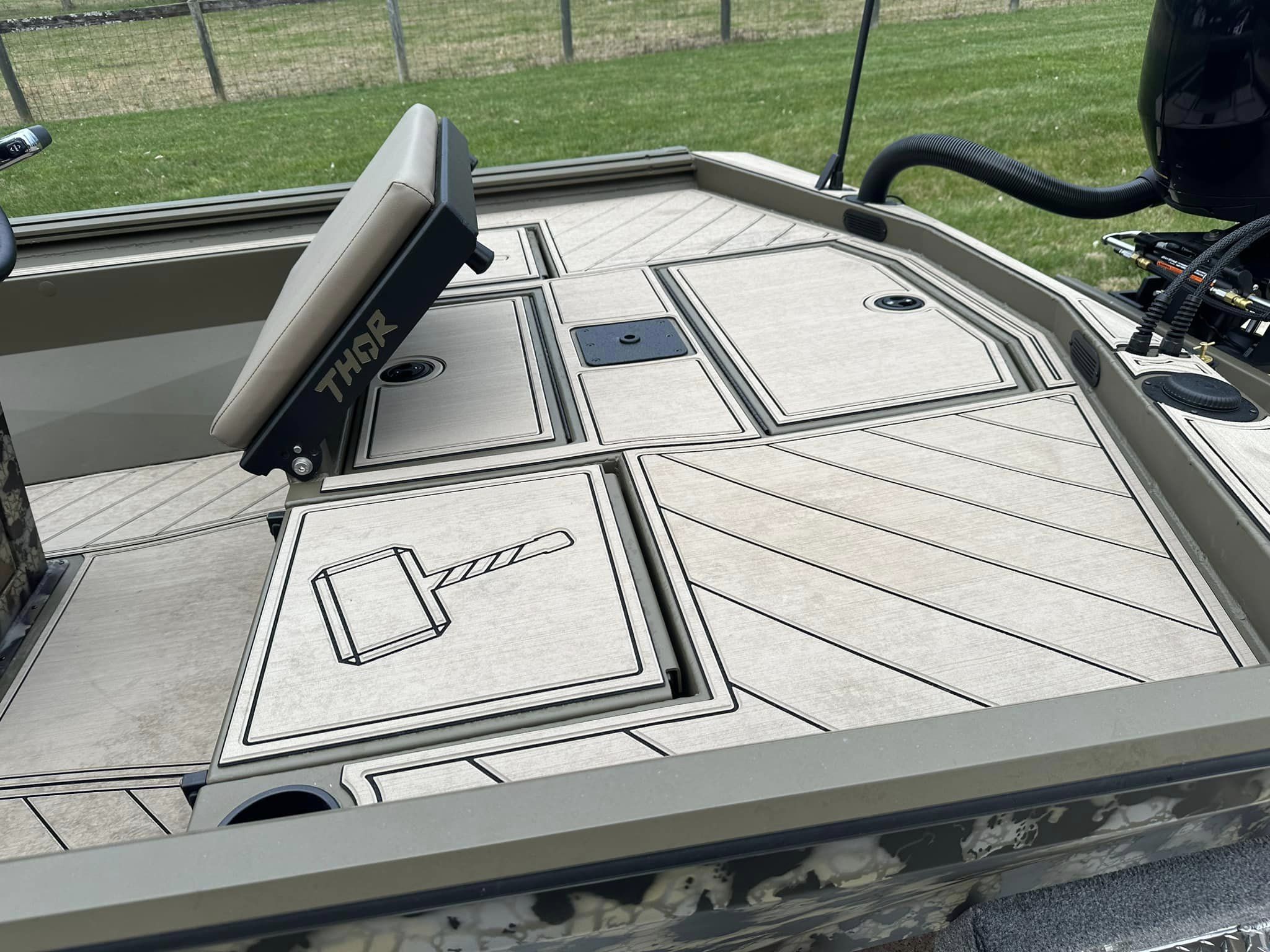 2024 THOR 1900 Center Console