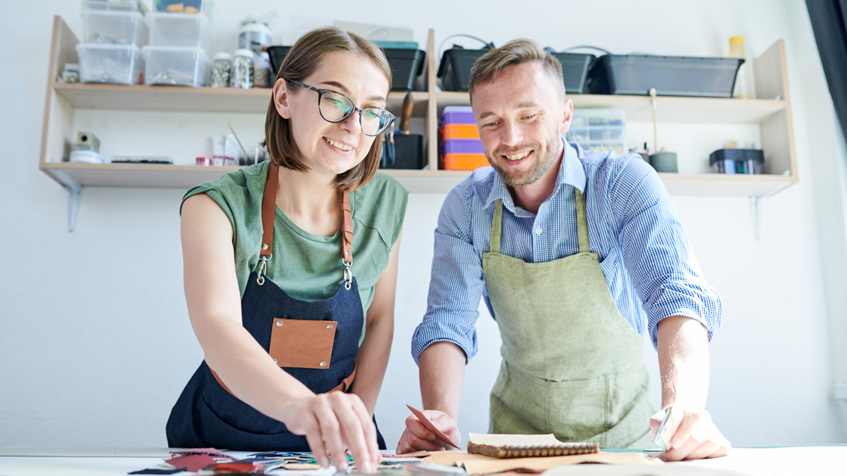 Develop stronger bonds with your team with communication apps