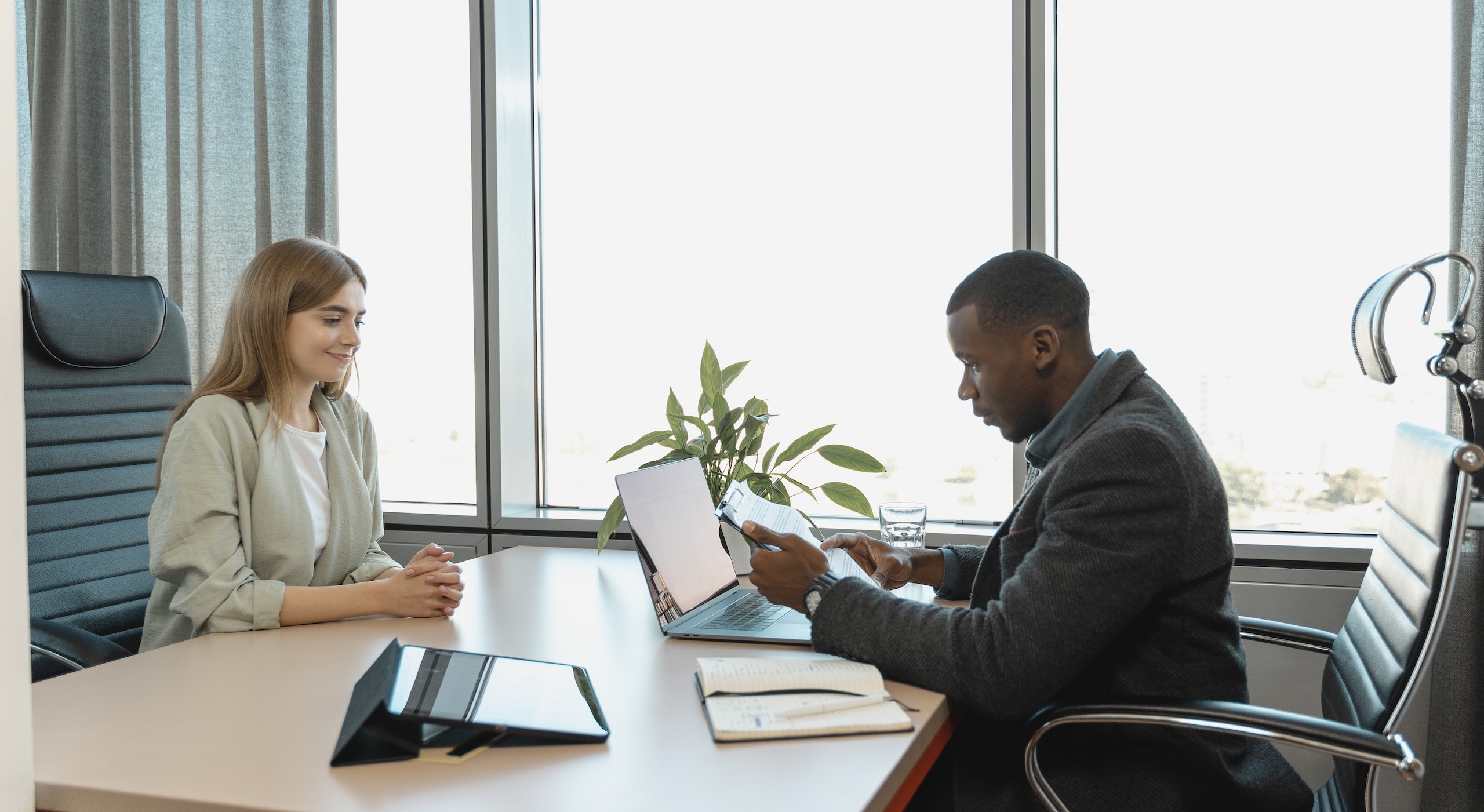 How To Ask For a Signing Bonus: A Step-By-Step Guide - Highrise