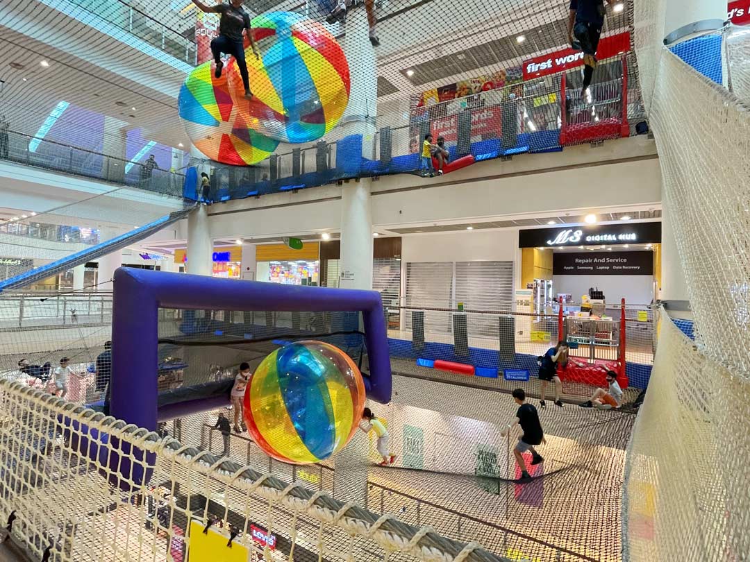 Airzone at City Square Mall - The world's first indoor suspended net ...