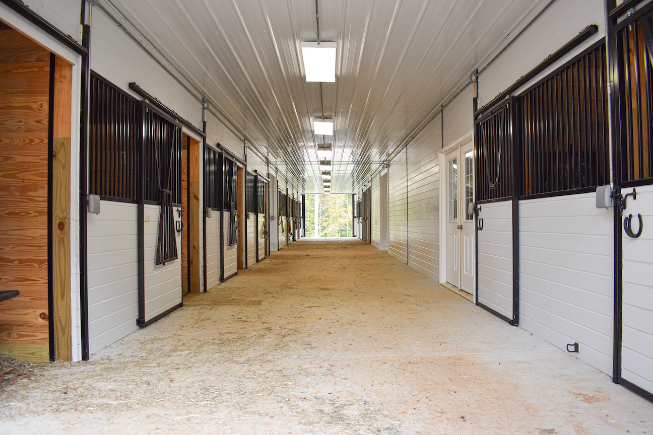 12-Stall Stable in Barboursville, VA (EDM22010) - Superior Buildings