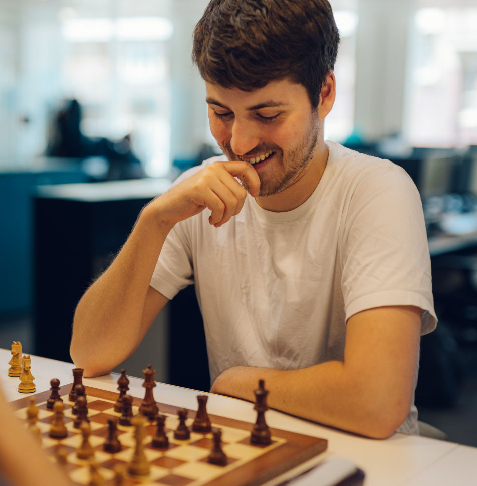 Culture & Values | Global Teams Collaborating and Working Together - Mako