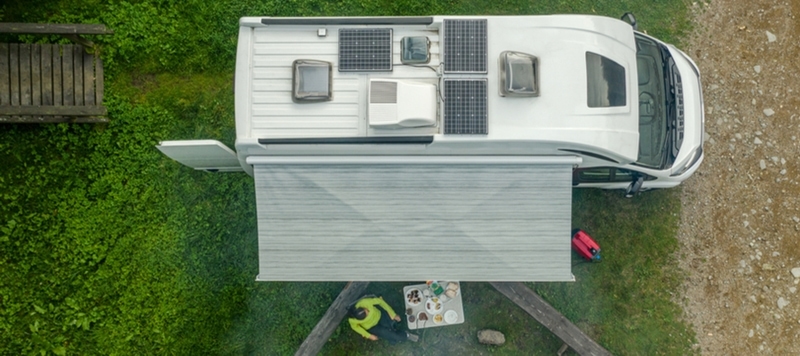 Solcellepanel campingvogn: En komplett guide (pris, effekt, montere)