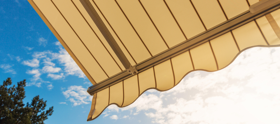 Markiser: En komplett guide (pris, typer, alternativer)