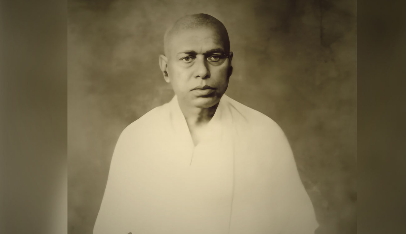 Mâ Ânandamayî et Swami Akhandananda Giri (Dr. Shashanka Mohan Mukherji)