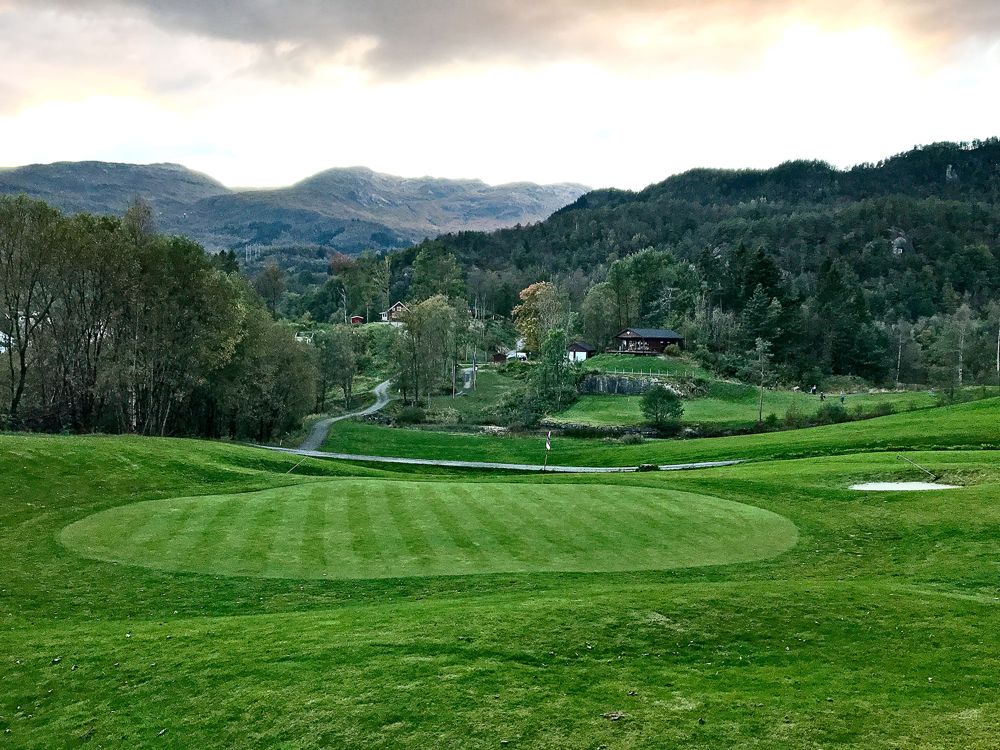 Sauda Golfklubb | Velkommen til Sauda golfbane, lengst inn i Ryfylkefjorden.