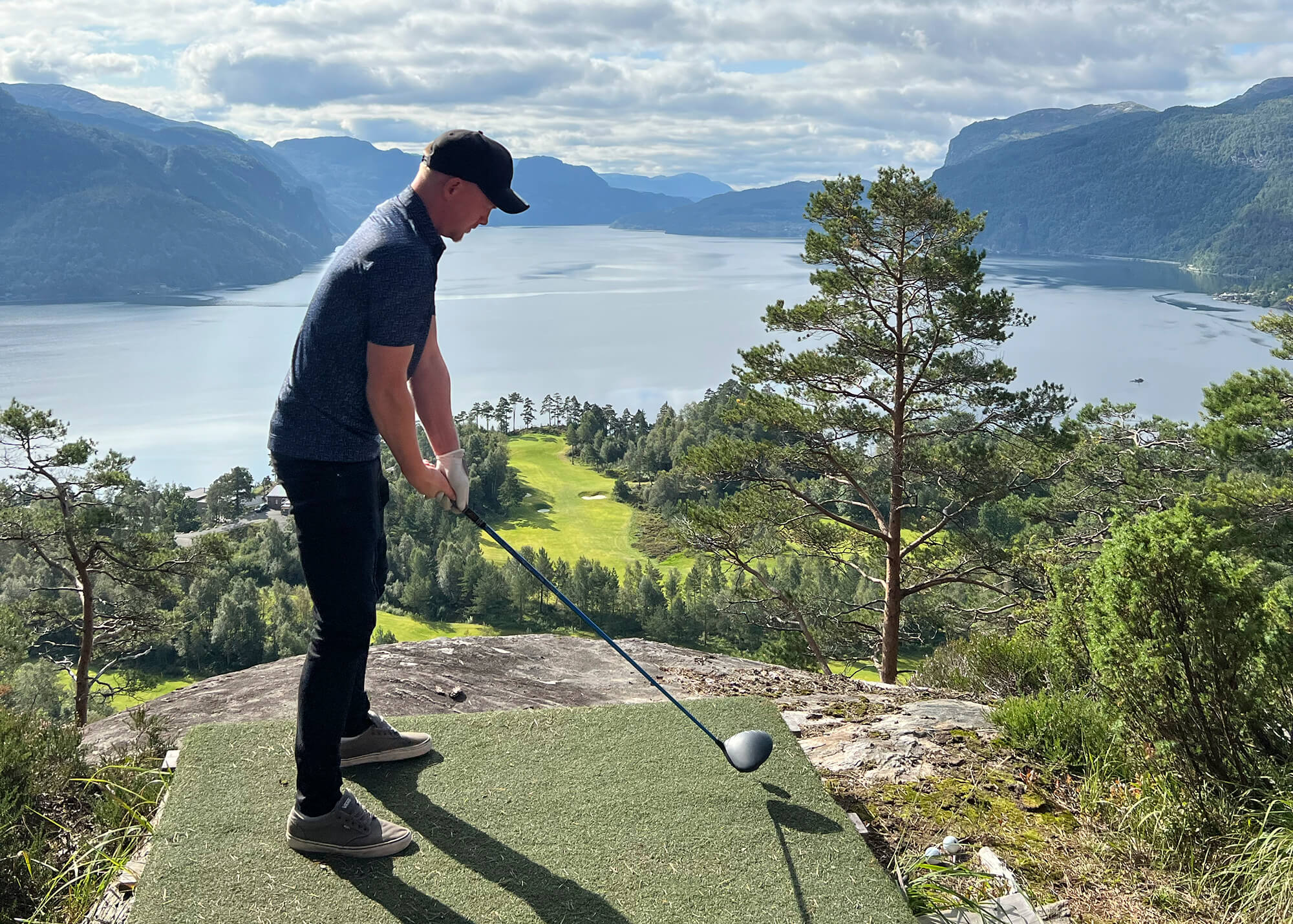 Sauda Golfklubb | Velkommen til Sauda golfbane, lengst inn i Ryfylkefjorden.