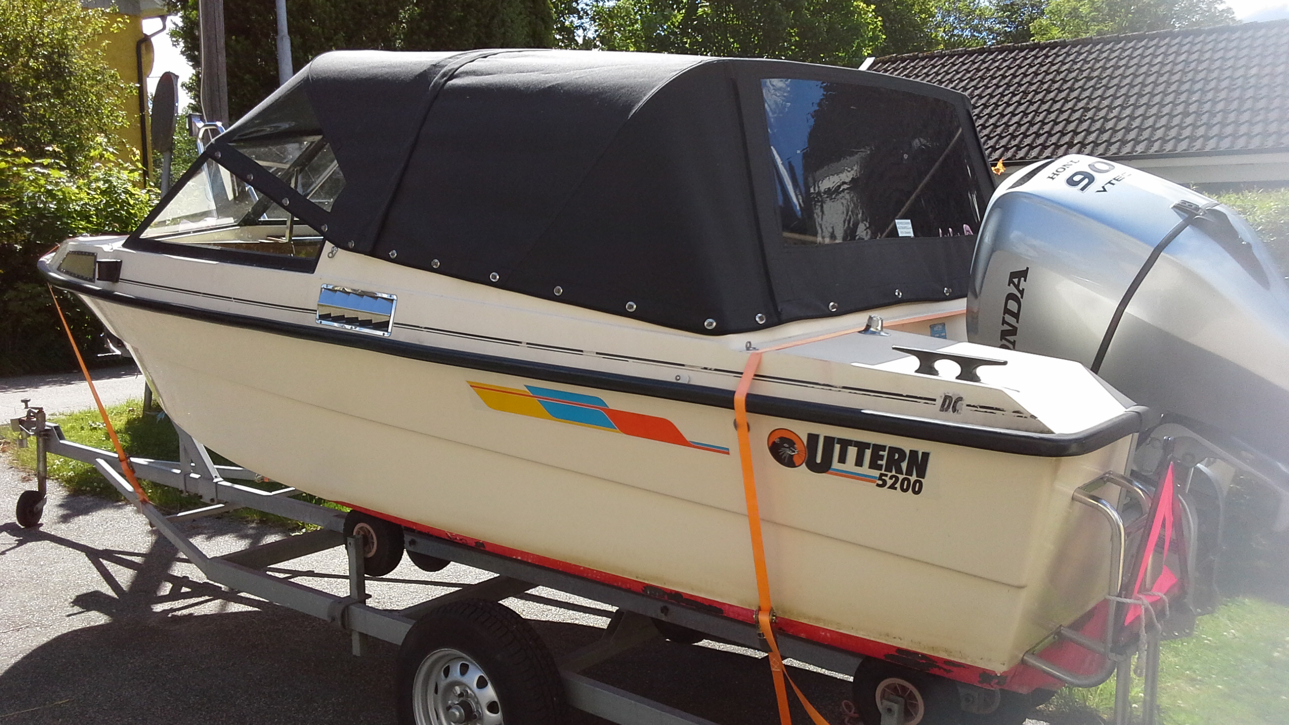 Uttern 520DC/5200DC - Henricssons Båtkapell