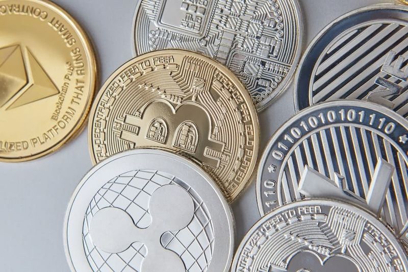 Moedas digitais: o que são, tipos e como investir com segurança | Coinext