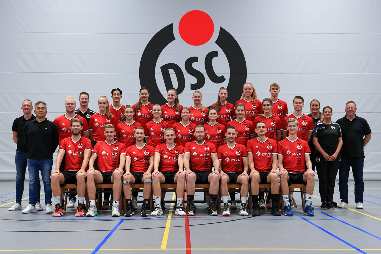 Teamfoto DSC 1+2 en banners selectiespelers '23/'24