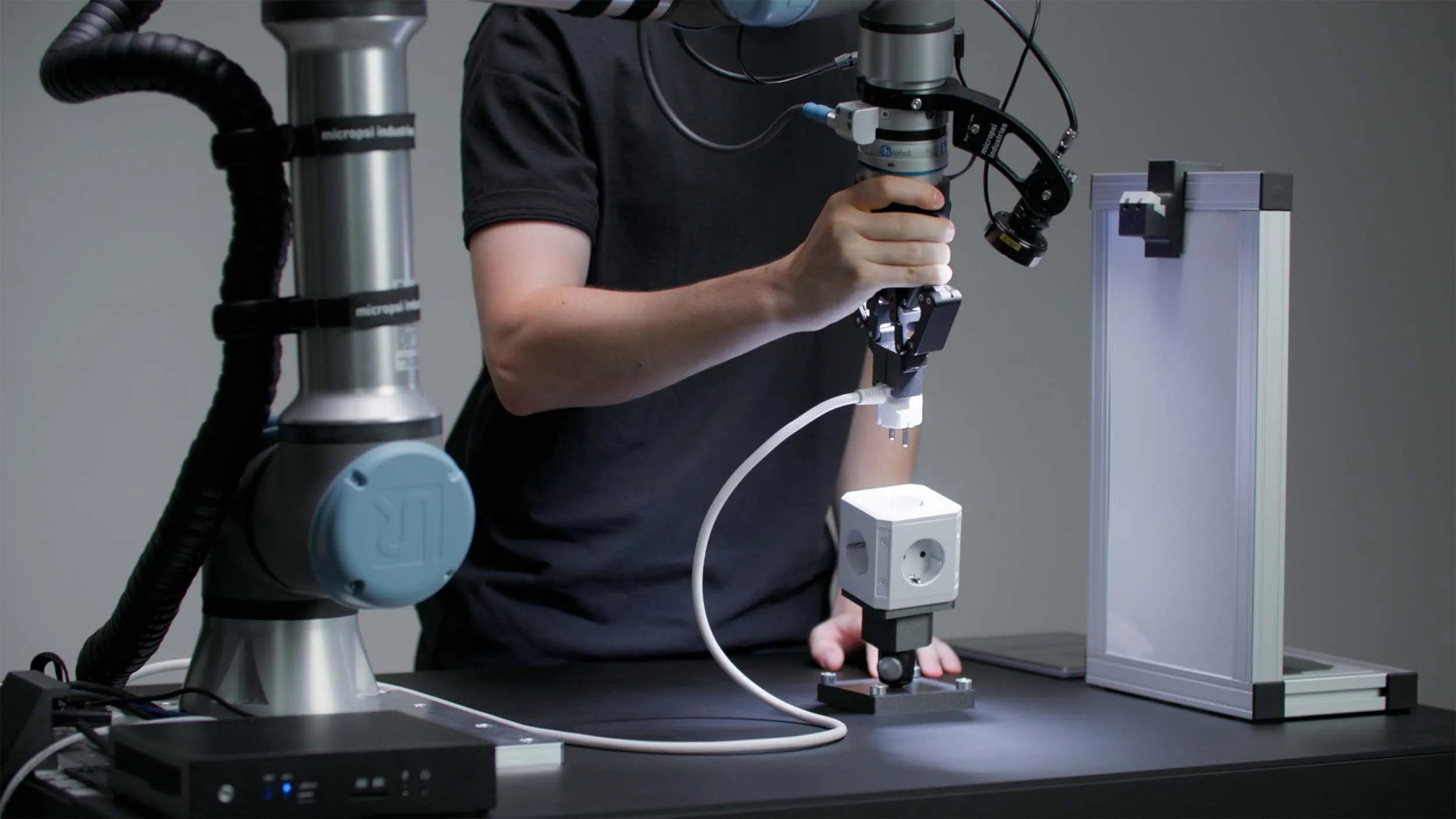 AI-powered computer vision for robots | Micropsi Industries