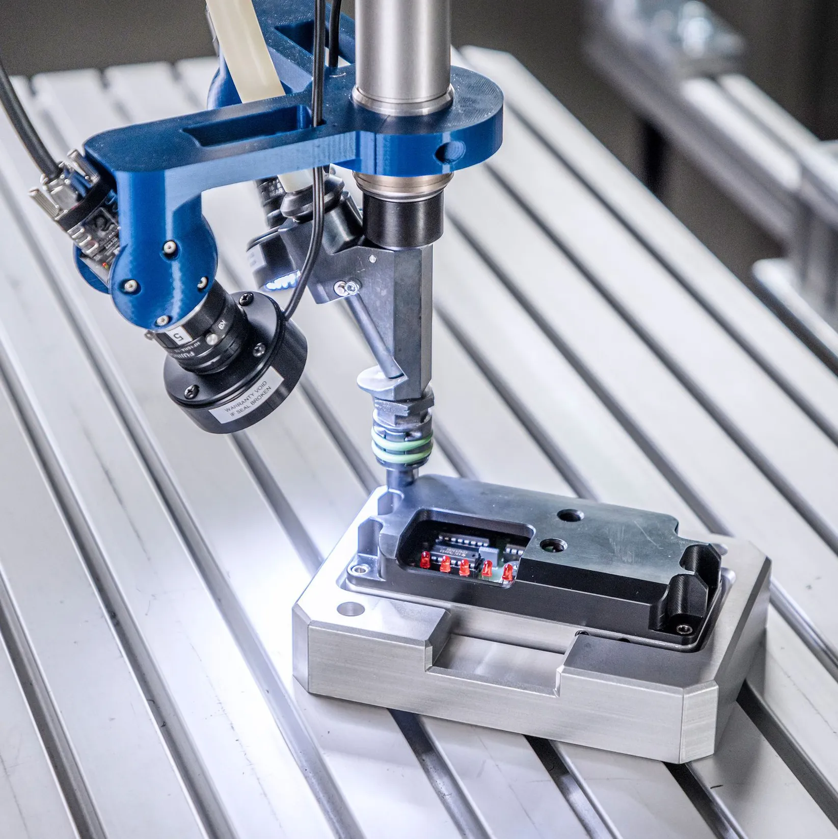 Applications with AI-powered robots | Micropsi Industries