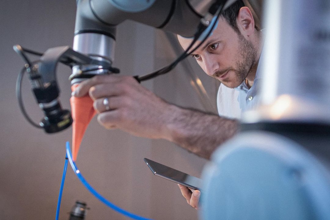 Applications with AI-powered robots | Micropsi Industries