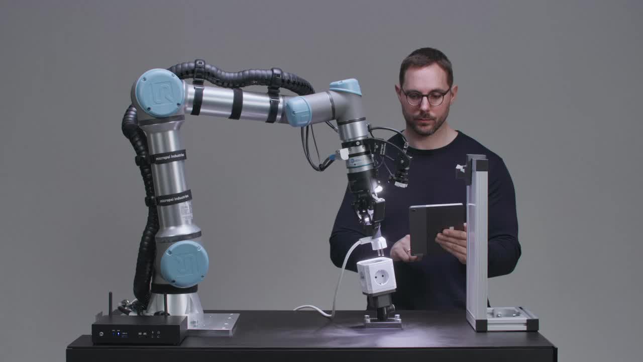 AI motion-guidance for robots - MIRAI | Micropsi Industries