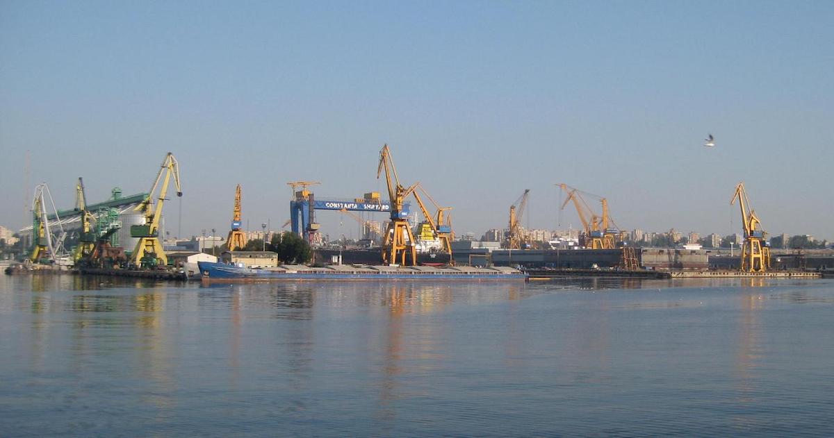 Poluare cu hidrocarburi la digul de nord al Portului Constanţa