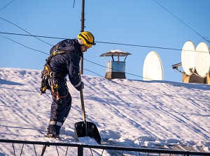 Workplace Winter Safety for Rooftop Snow Removal