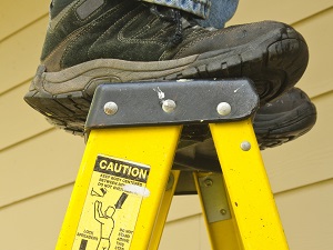 How to Keep Workers Safe While Using Portable Ladders
