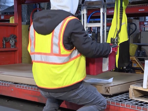 Safe Lifting in Transportation and Warehouse Environments Safety ...