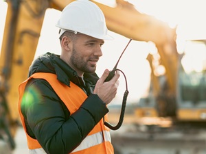 Heavy Equipment Spotter Safety: Navigating Jobsite Hazards