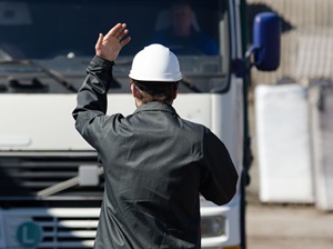 Heavy Equipment Spotter Safety: Navigating Jobsite Hazards