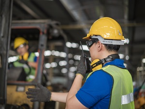 Heavy Equipment Spotter Safety: Navigating Jobsite Hazards