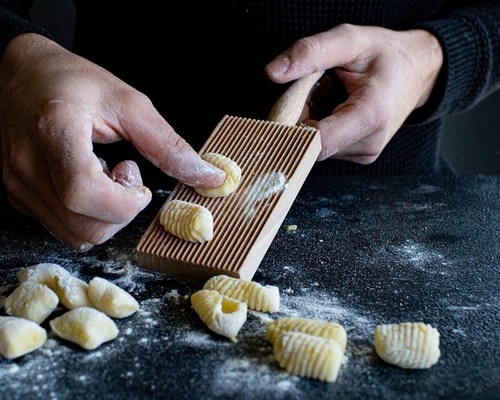 Top 12 moments to capture movement in your food photography