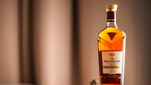 How to add a beautiful backlit glow when photographing bottles