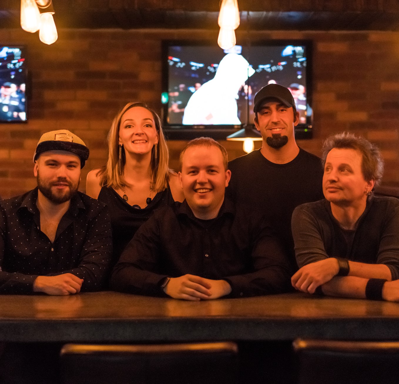 New Vintage (COVER BAND, pop, rock, 80s, 90s, top 40) | Curbside Concerts