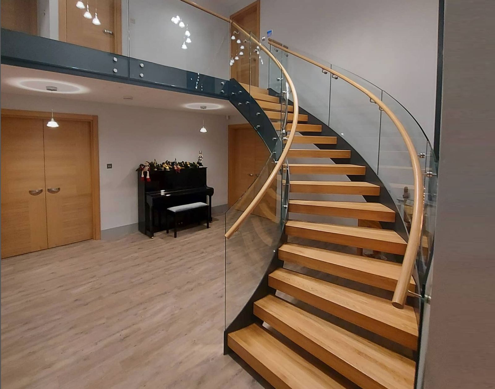 Product: Wayfarer Curved | Zakuna Staircases