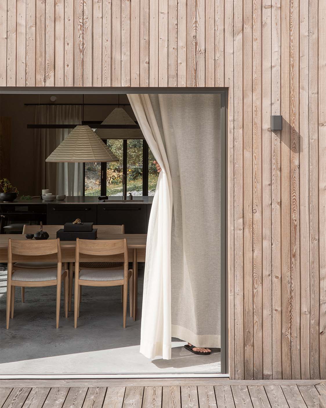 Karimoku Case Study A-DT03 Dining Table – GOOD FORM