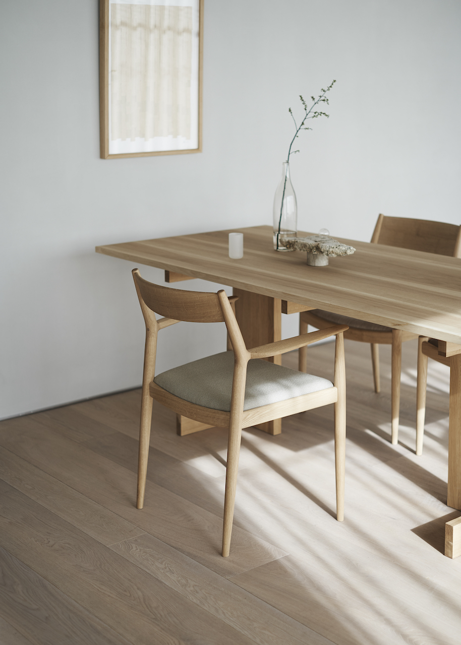Karimoku Case A-DT01 Dining Table – GOOD FORM