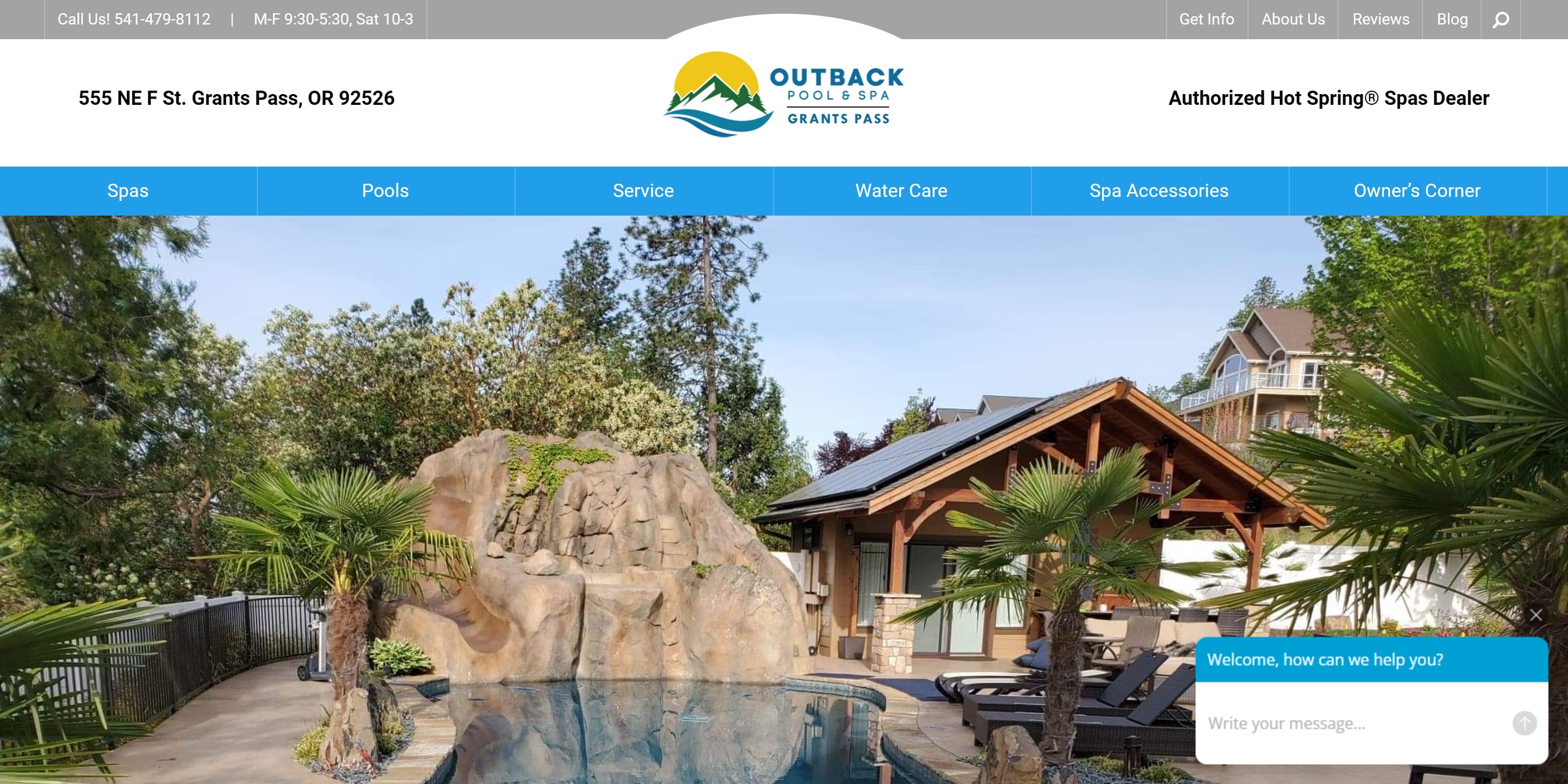 Best Pool Cleaning Websites: Important Features to Include (+Examples)