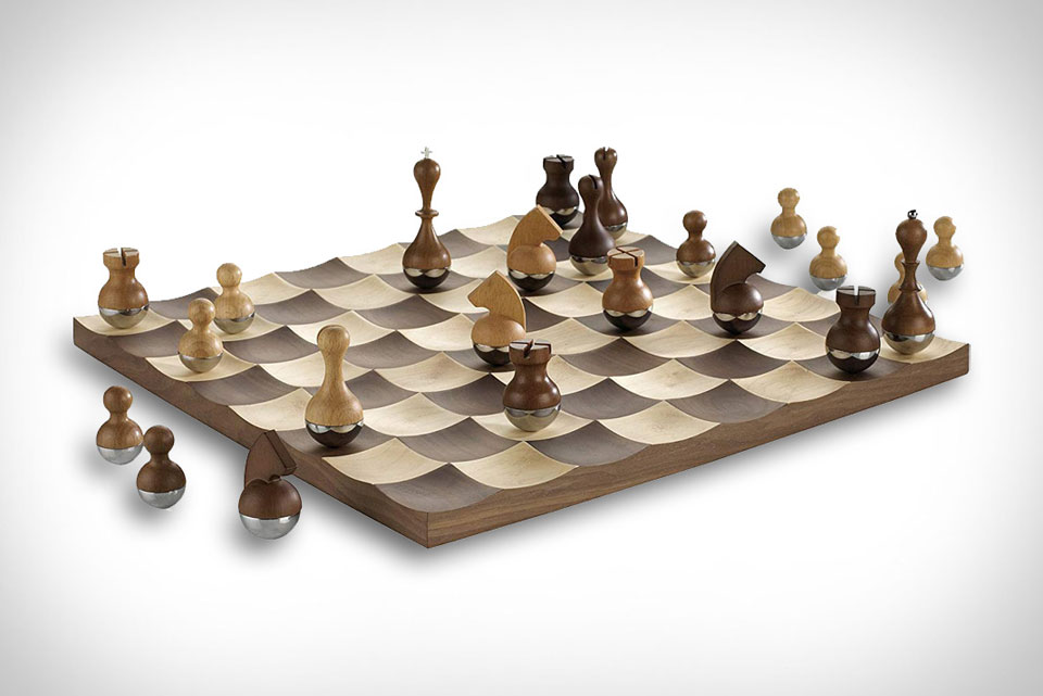 Umbra Wobble Chess Set