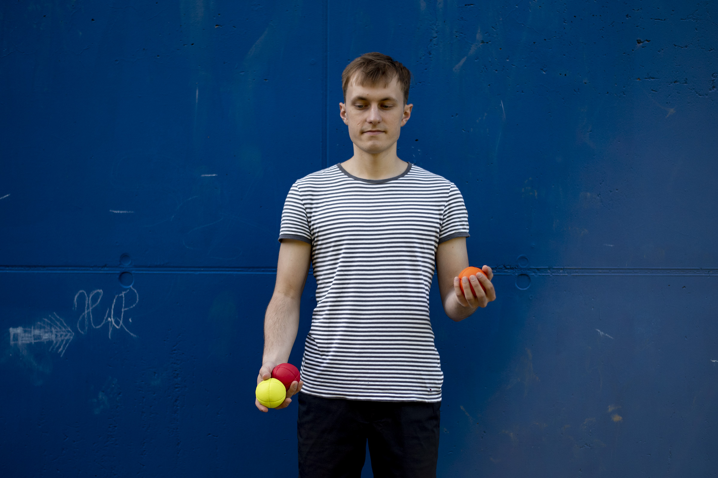 Jugglequip – How to Juggle 3 Balls