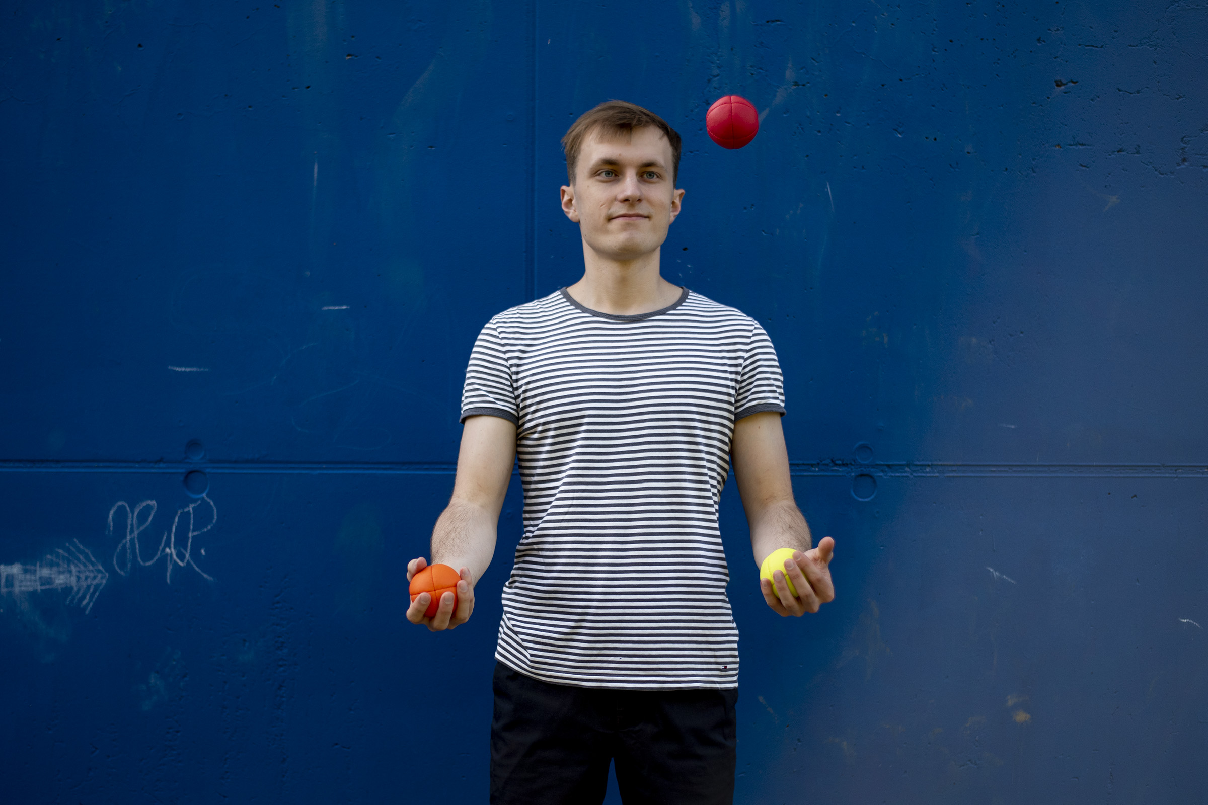 Jugglequip – How to Juggle 3 Balls