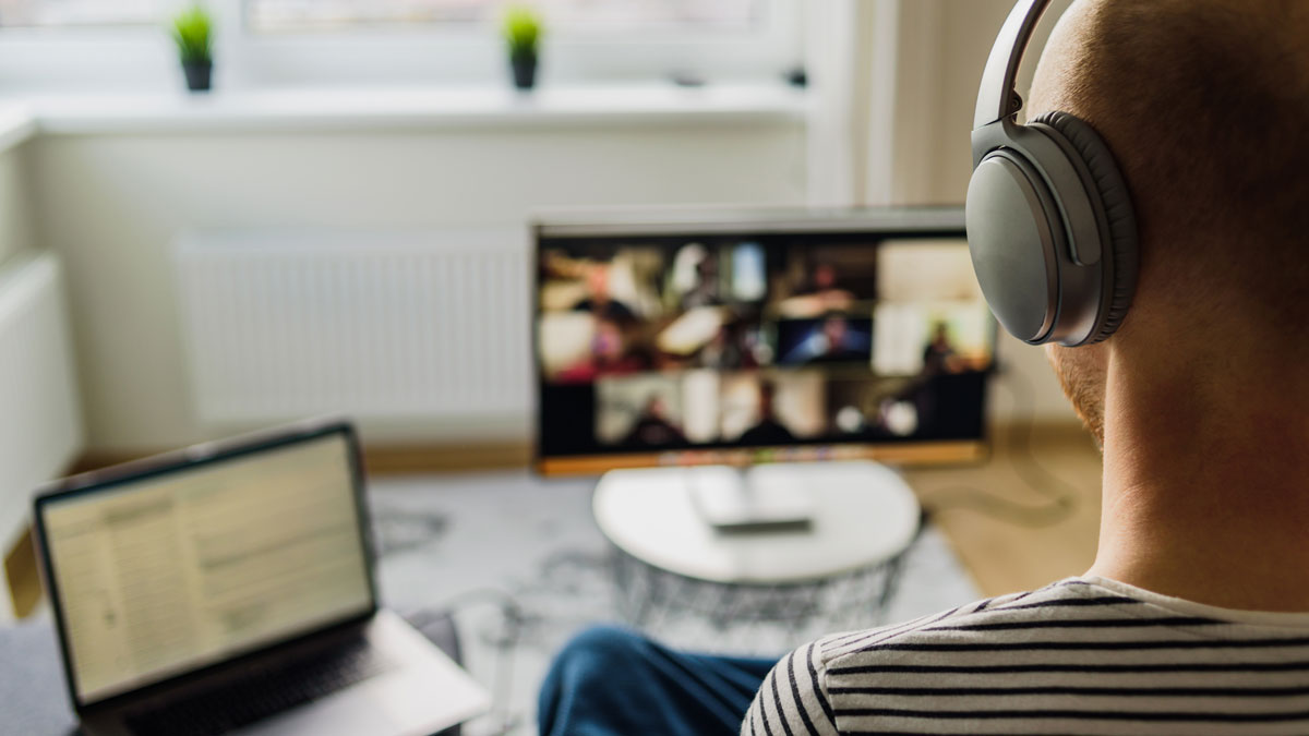 How To Run an Effective Hybrid Meeting (9 Actionable Steps)