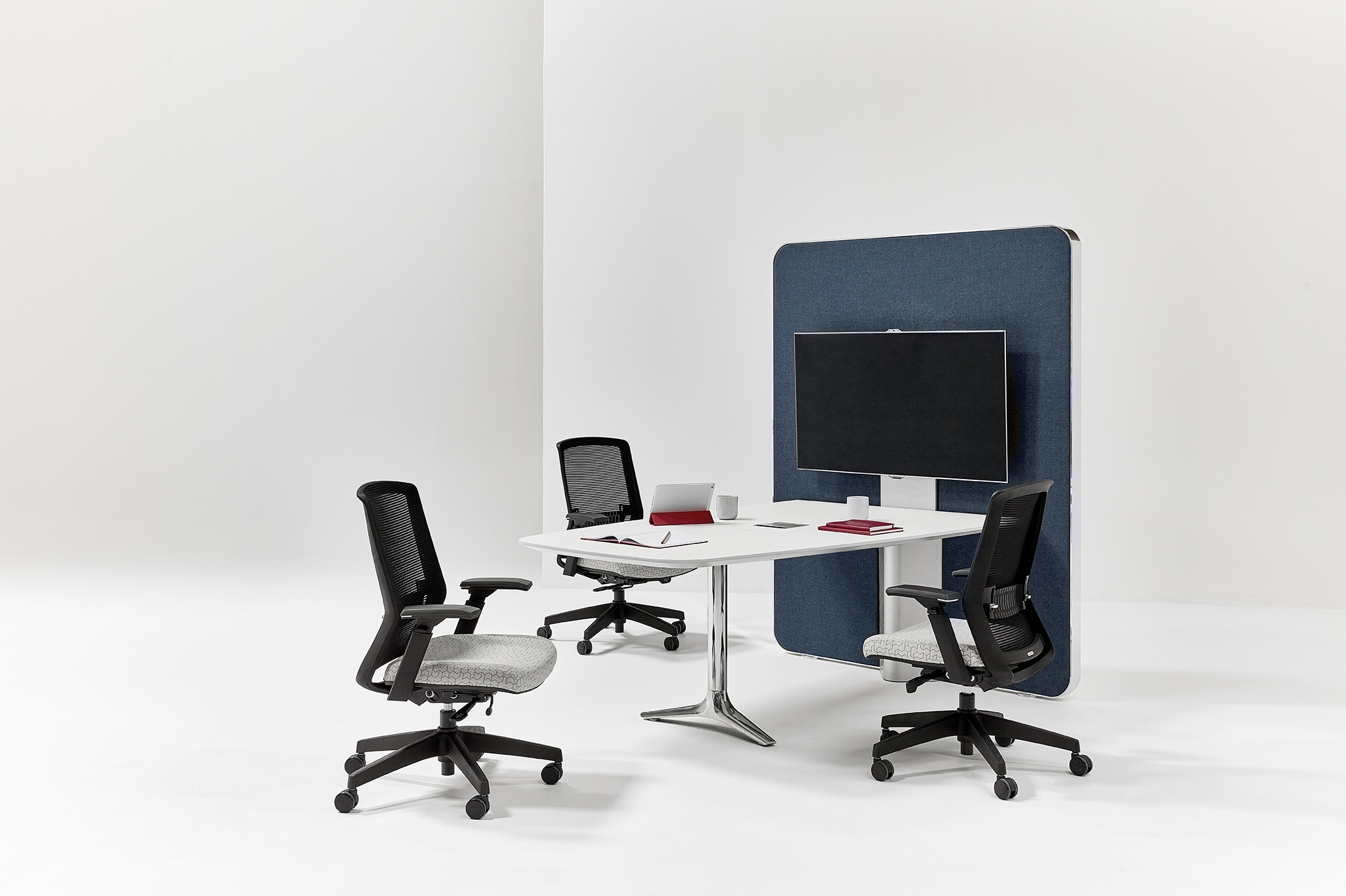 Gateway™ Height Adjustable Media Wall
