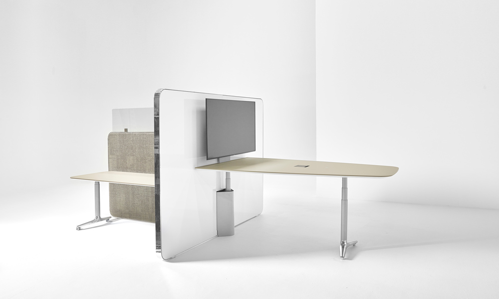 Gateway™ Height Adjustable Media Wall