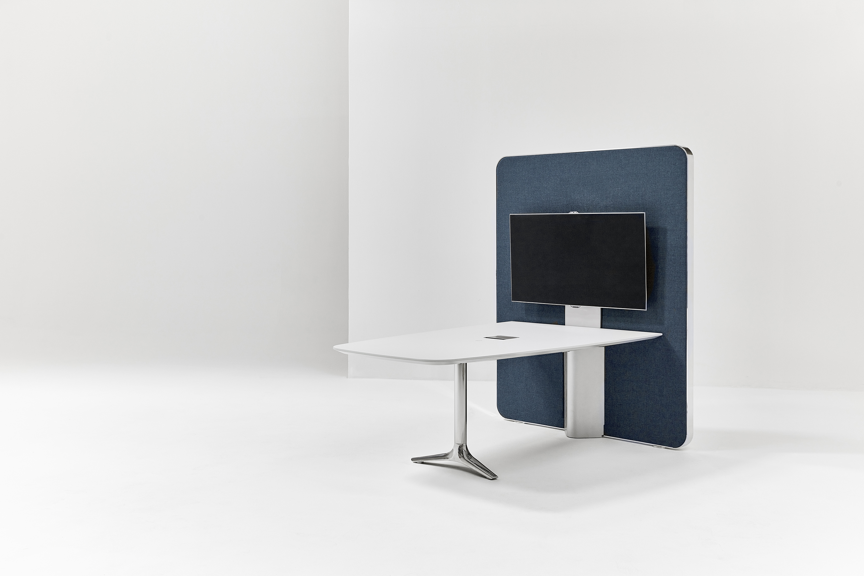 Gateway™ Height Adjustable Media Wall