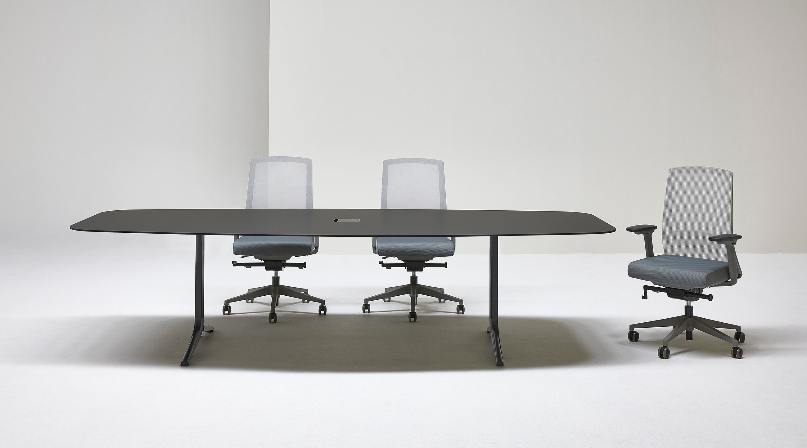 Gateway™ Edge Conference Table