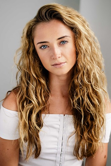 Ella Starbuck / Collective Agents / Creative Talent Agency, London