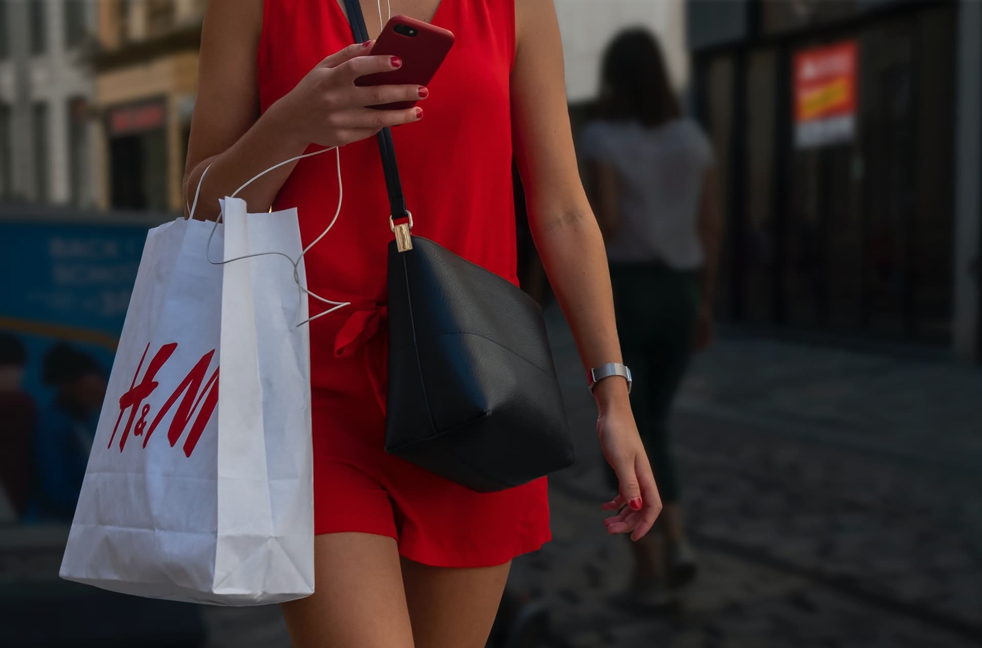 What Is Fast Fashion And How To Avoid It? (2024) · Good Garms