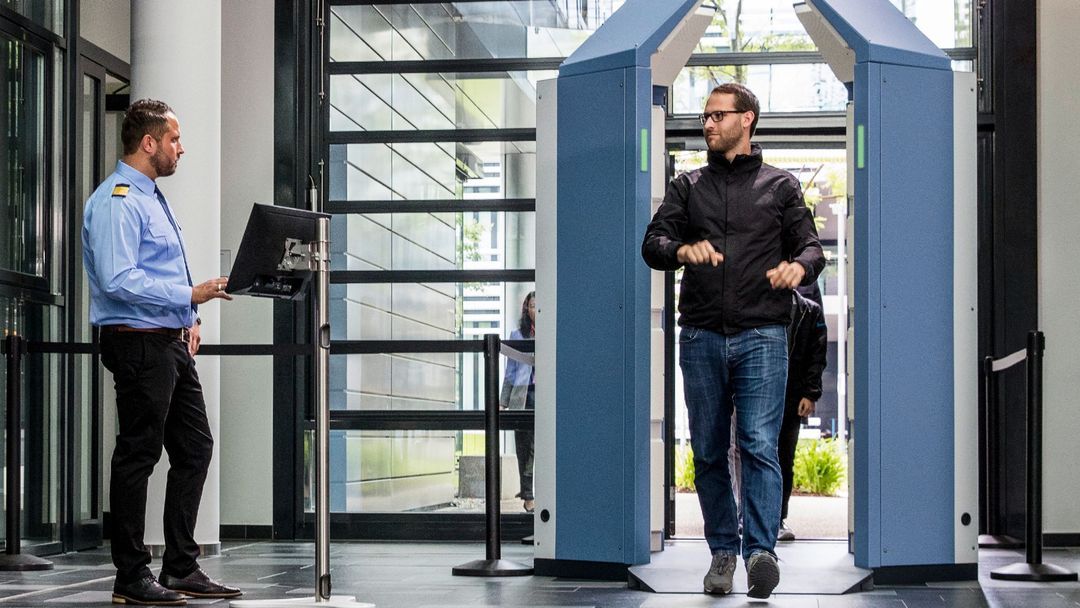 QPS Walk2000 Body Scanner- Ultra-wideband