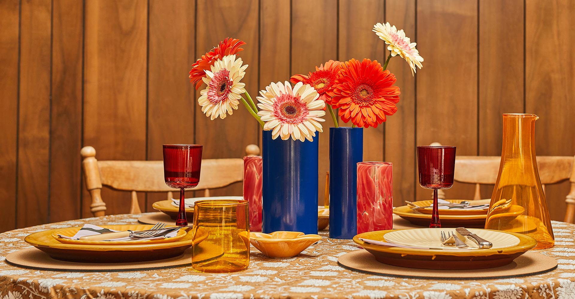 Four delightful table setting ideas, no matter your vibe | Ensemble ...