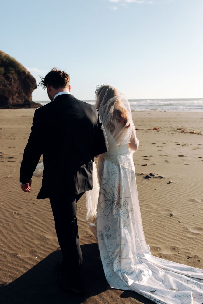 Inside Hart Reynolds and Anthony Wiseman’s dreamy beachside wedding ...