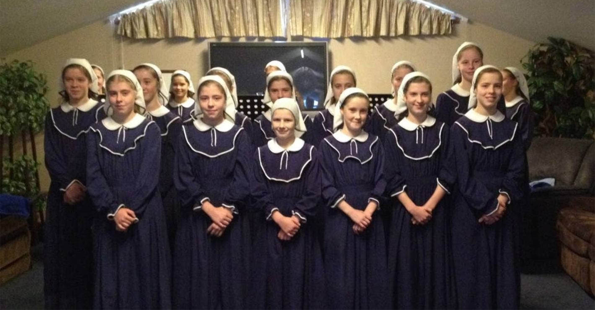 The Gloriavale uniform is about modesty and (saving) money | Ensemble ...